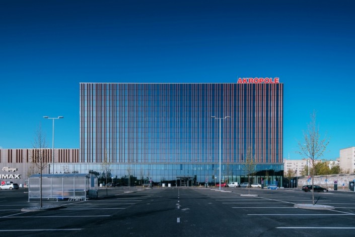 Moderns biznesa centrs iepirkšanās un izklaides centrā Akropole :: db.lv